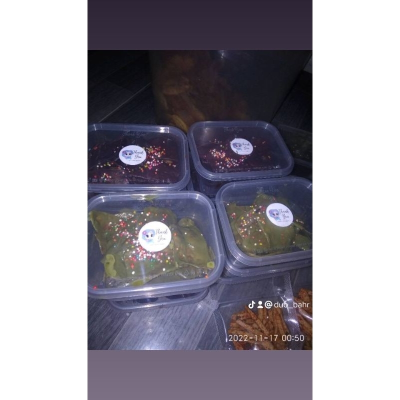 Jual keripik pisang lumer topping kemasan box 500ml | Shopee Indonesia
