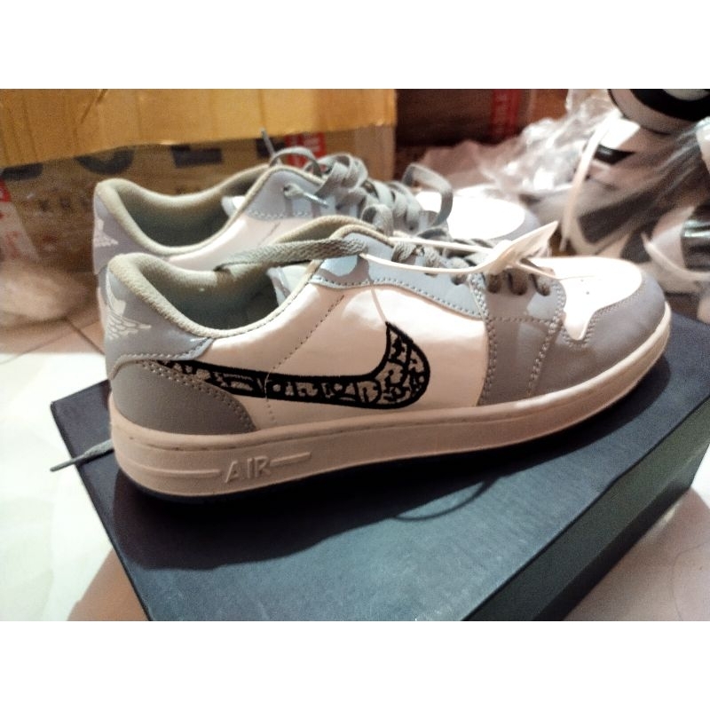 Jual second branded | Shopee Indonesia