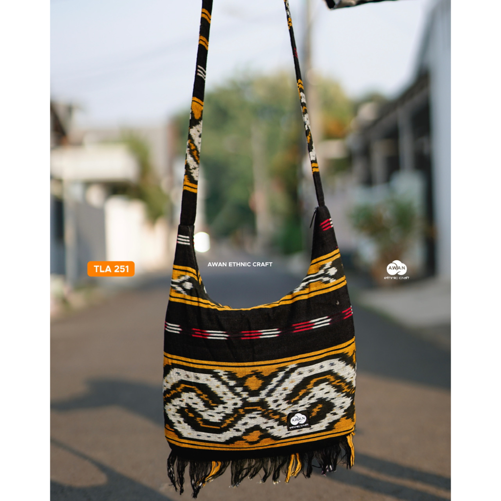 Jual Tas Selempang Etnik Tenun Toraja TLA2 by Awanethniccraft | Shopee ...