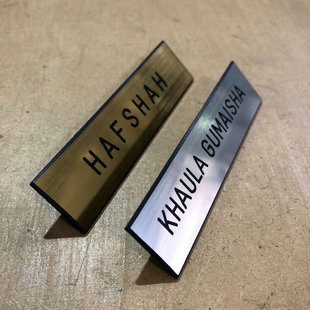 Jual Papan Nama Dada Bahan Gravoply | Nama Dada Grafir | Name Tag ...