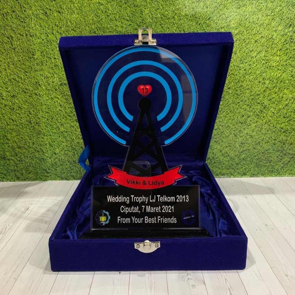 Jual Wedding Trophy 20x15cm-Kado Pernikahan-Kado Ulang Tahun-Kado Unik ...