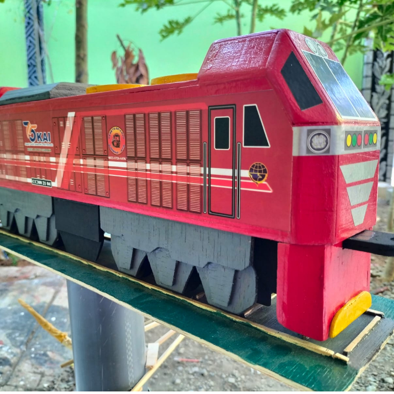 Jual Lokomotif CC300 - Miniatur Kereta Api Kayu Surabaya | Shopee Indonesia