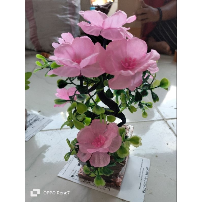 Jual BUNGA HIAS SEMANGGI MEJA DENGAN POT BEBATUAN // BUNGA HIAS SAKURA ...