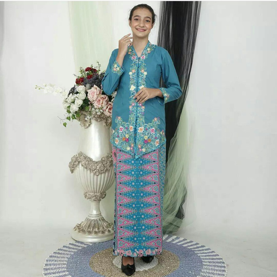 Jual Baju kebaya Betawi modern set Rok - Biru | Shopee Indonesia