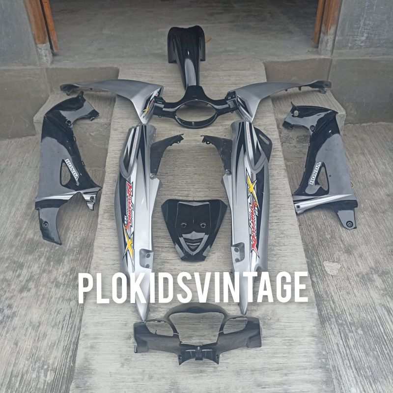 Jual PAKET FULL BODY HALUS HONDA KARISMA X 125 HITAM SILVER SET ...