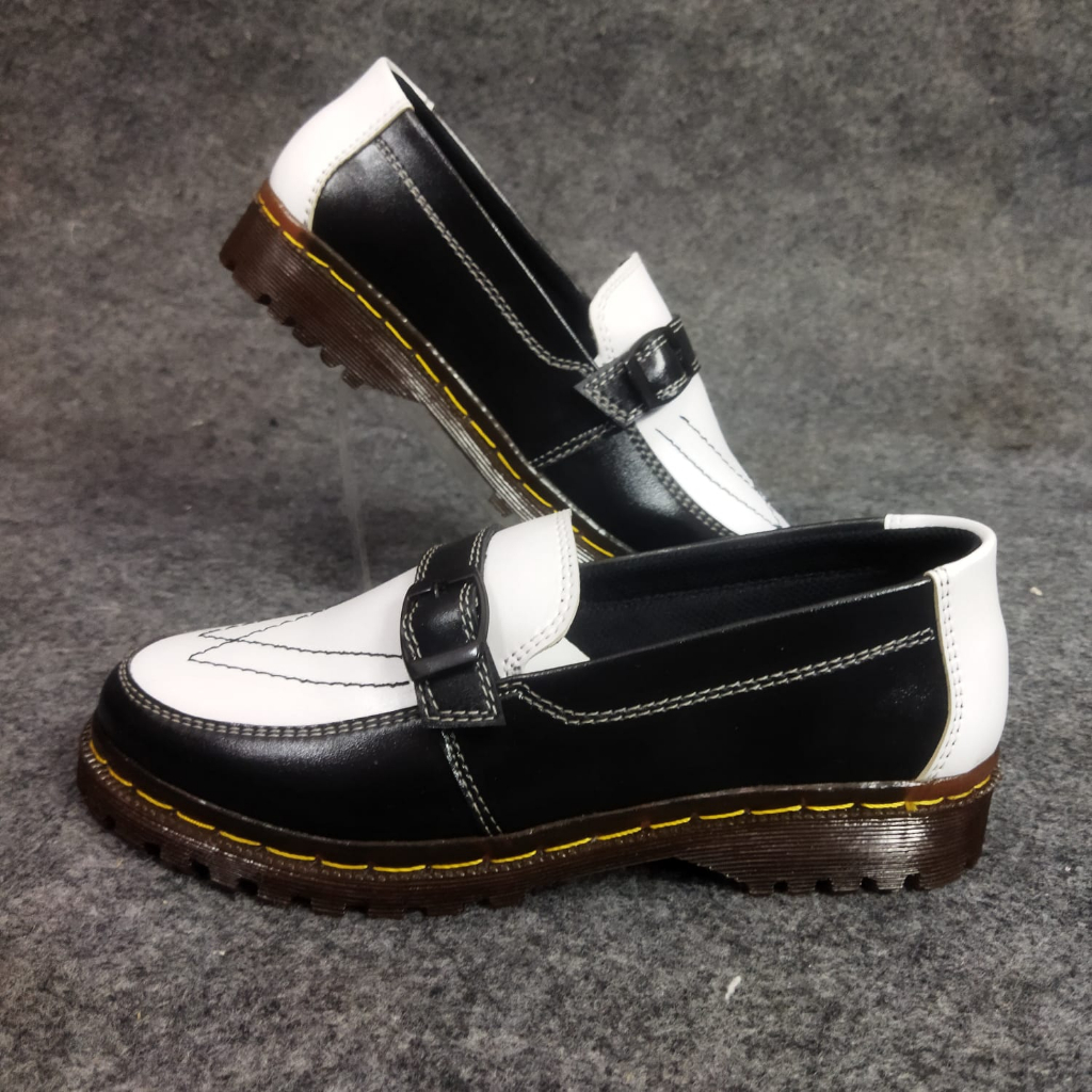 Jual Sepatu Docmart Loafers Slip On Formal Wanita | Median Black White ...