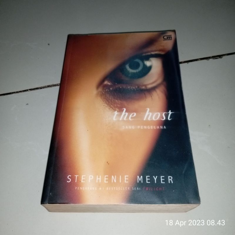Jual Novel Stephenie Meyer THE HOST Sang PengelanA | Shopee Indonesia