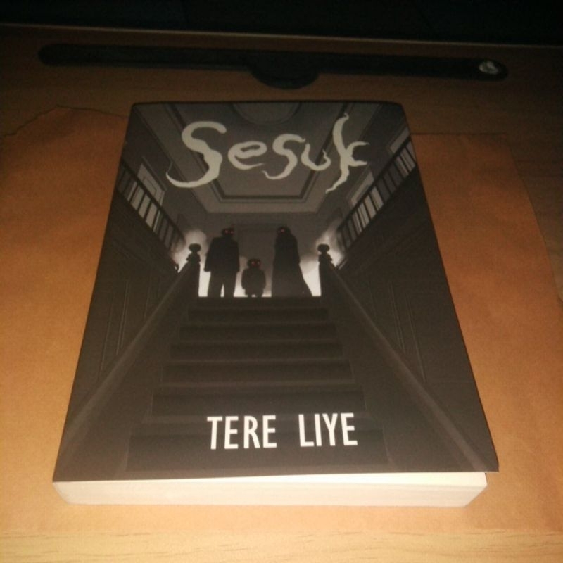 Jual Buku Novel Sesuk (Cover Hitam) | Shopee Indonesia