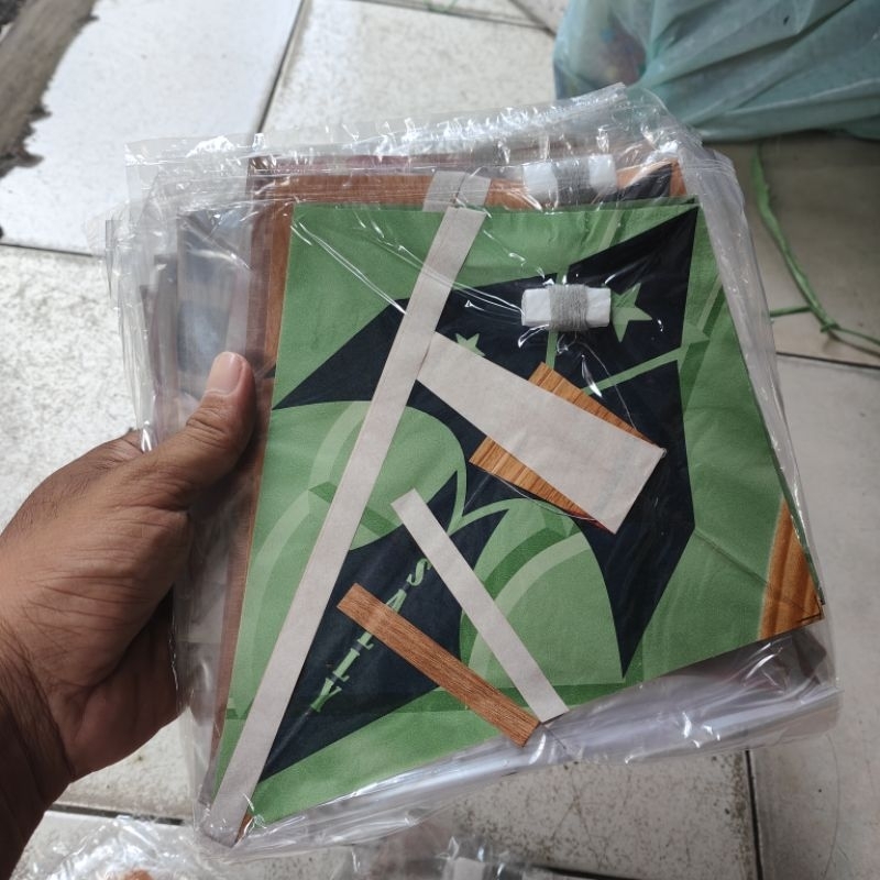 Jual 10 Pcs layang layang kertas kecil+benang | Shopee Indonesia