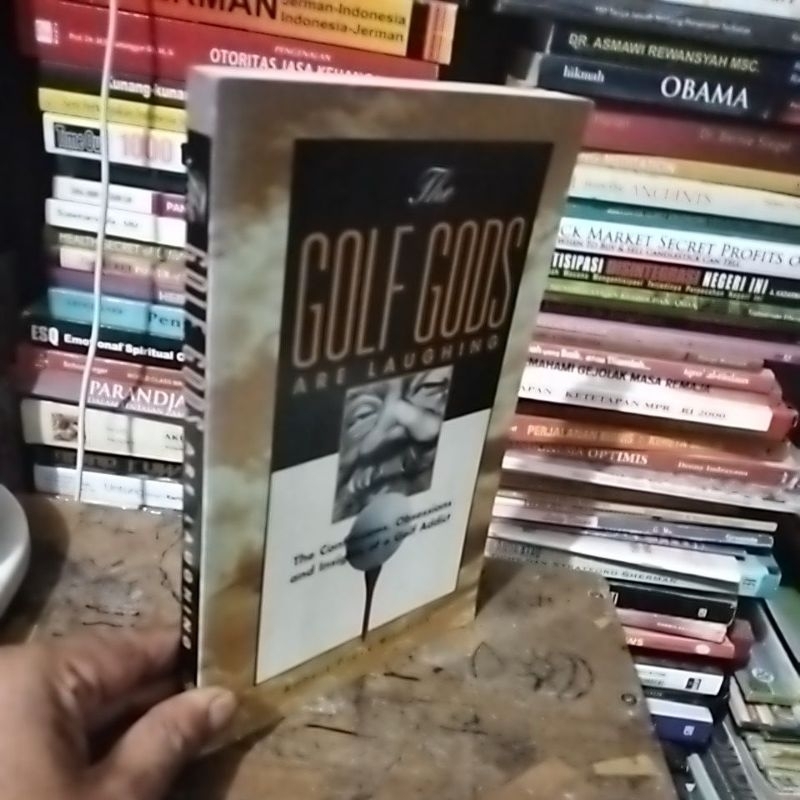 Jual Buku import THE GOLF GODS ARE LAUGHING by Robert Bruce Woodcox | Shopee Indonesia