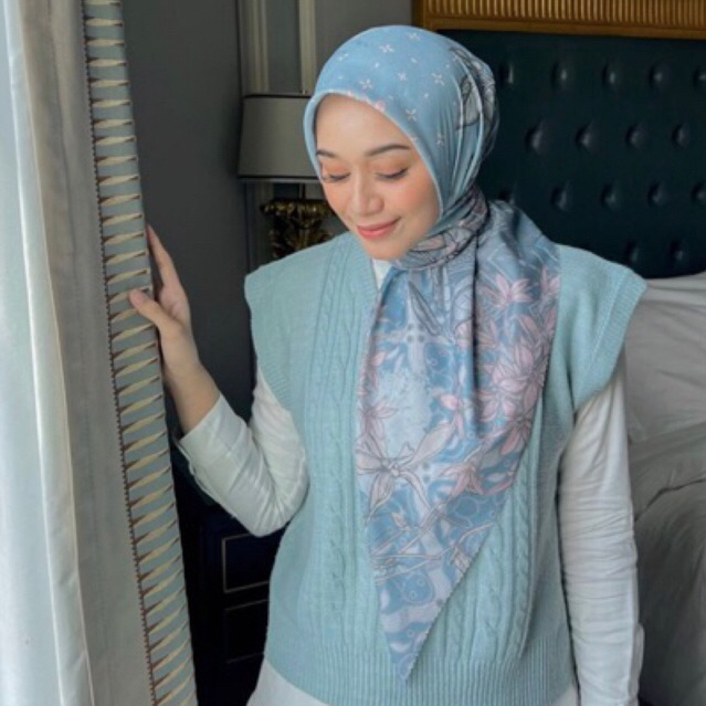 Jual Hijab Segi Empat Voal Motif Savanna | Jeumpa Series - Blush Blue | Shopee Indonesia