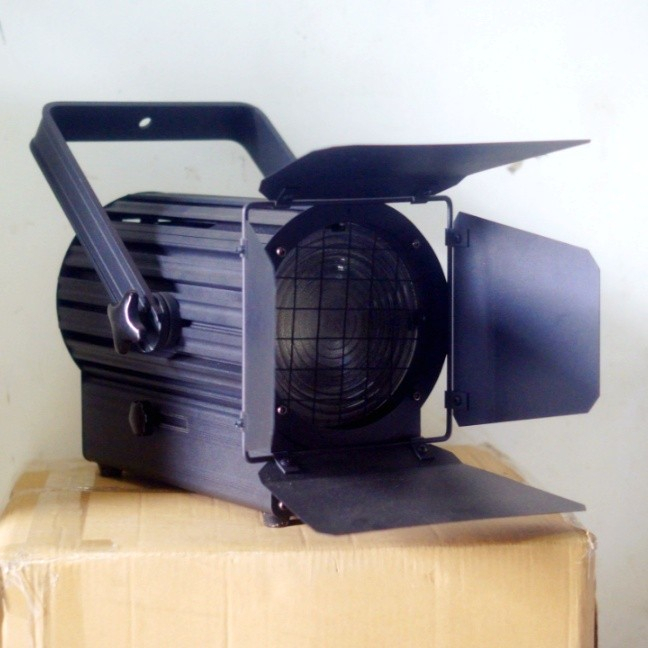 Jual Lampu Fresnel LED 200W 2in1 Coolwhite & Warm white Kwalitas ...
