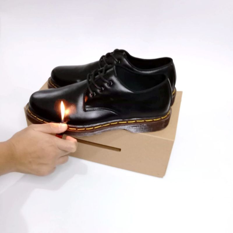 Jual Sepatu dockmart HARGA PROMO!!! kulit sapi asli pendek 3 hole hitam ...