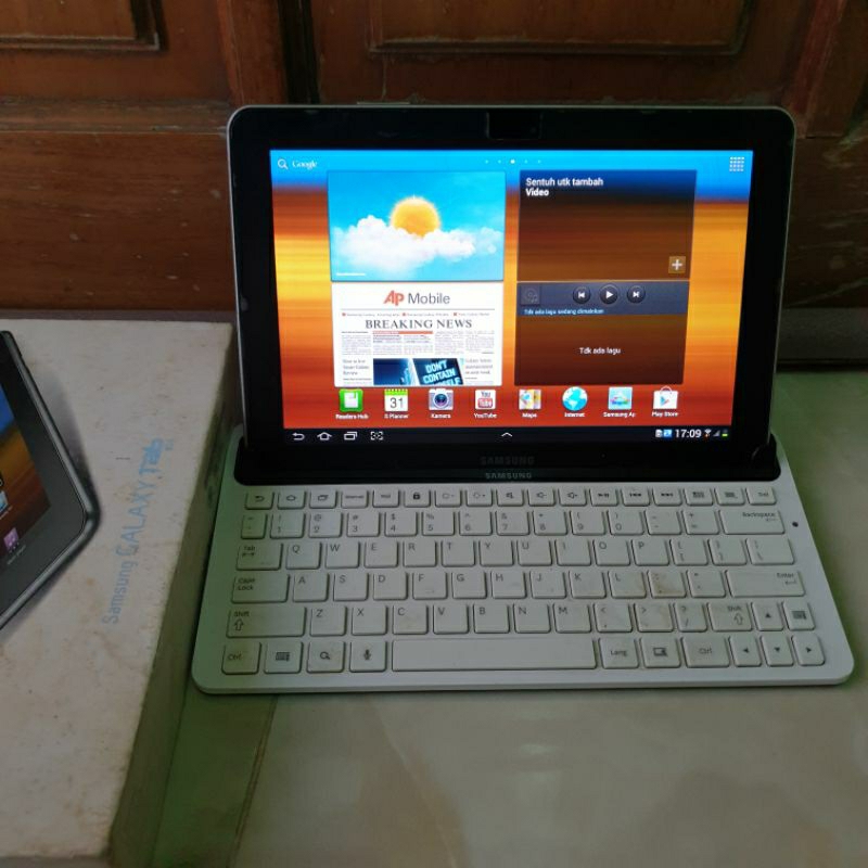 Jual Samsung Galaxy Tab 10inch p7500 1/16 mulus dan lengkap keyboard ...