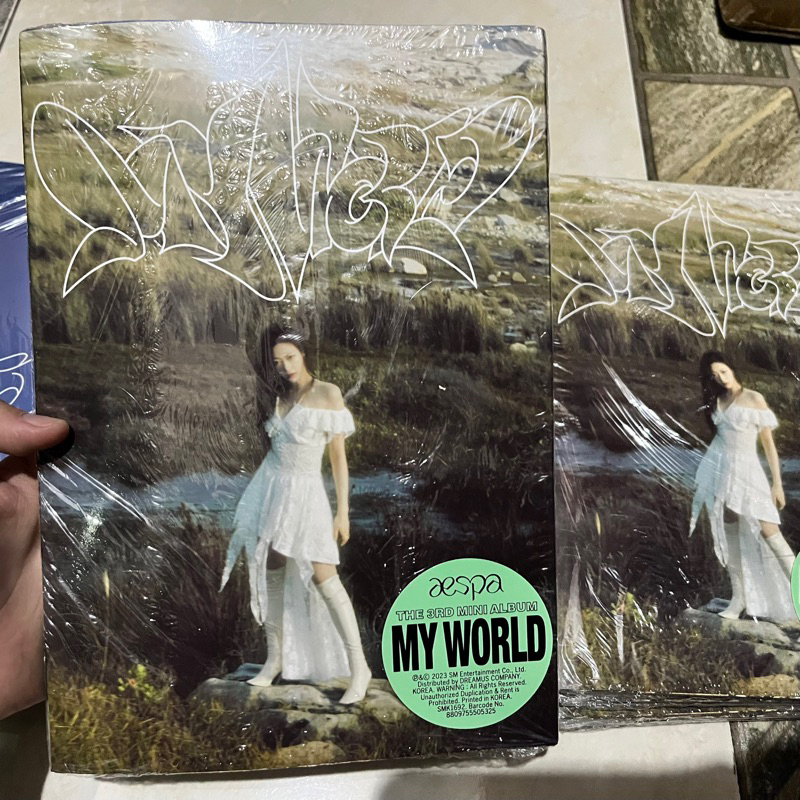Jual (READY STOCK INA)AESPA - The 3rd Mini Album MY WORLD / SPICY INTRO VER SEALED | Shopee ...