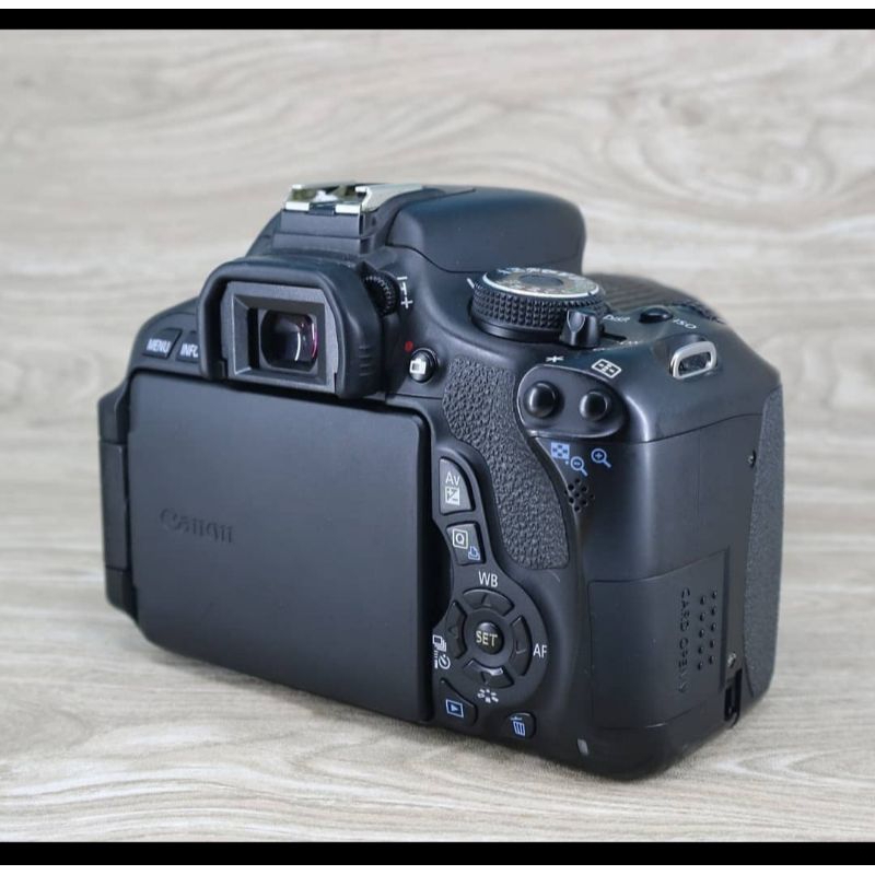 Jual Kamera Canon 600D + Lensa Kit 18-55MM + Memori 16Gb + Tas+Garansi ...