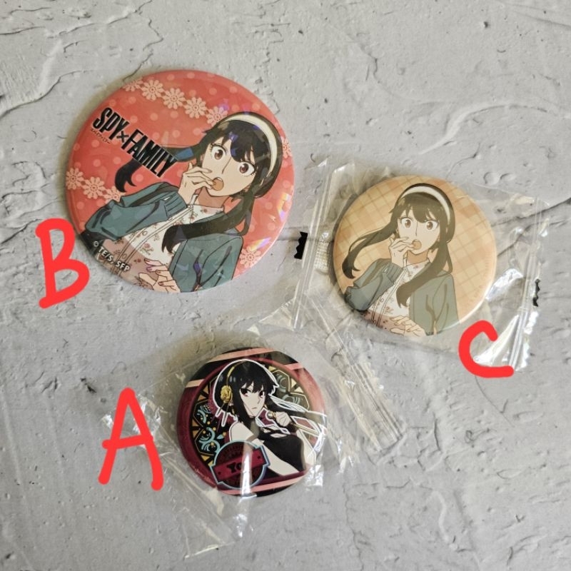 Jual official merch spy x family pin badge yor forger | Shopee Indonesia