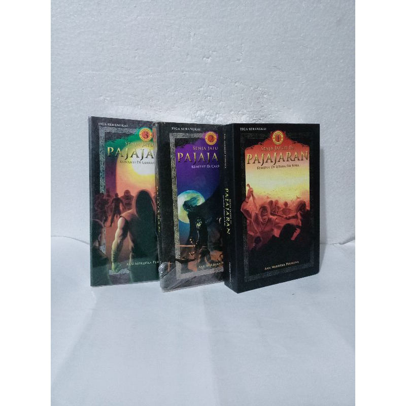 Jual Senja Jatuh Di Pajajaran Jilid 1-3 Set by Aan Merdeka Permana ...
