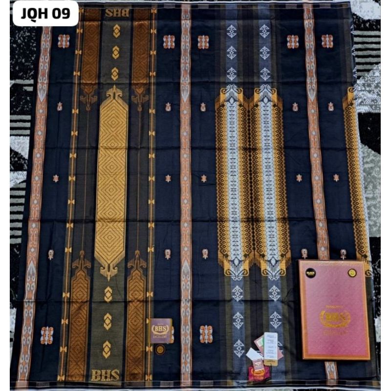 Jual SARUNG BHS EXCELLENT JAQUARD GOLD SERI HITAM LENGKAP | Shopee ...