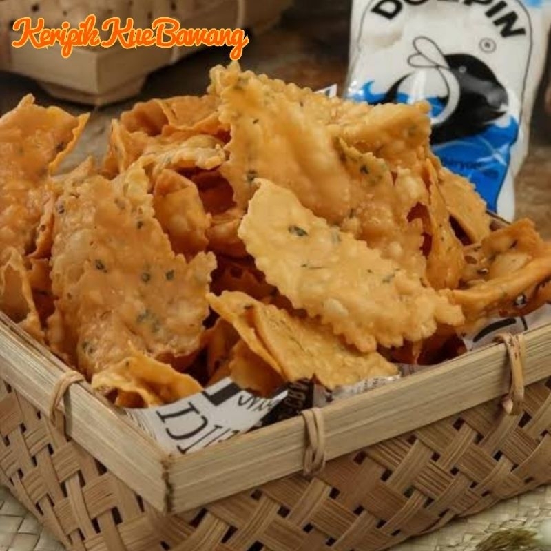 Jual KERIPIK BAWANG 500 GRAM KERUPUK KULIT PANGSIT CEMILAN KUE BAWANG ...