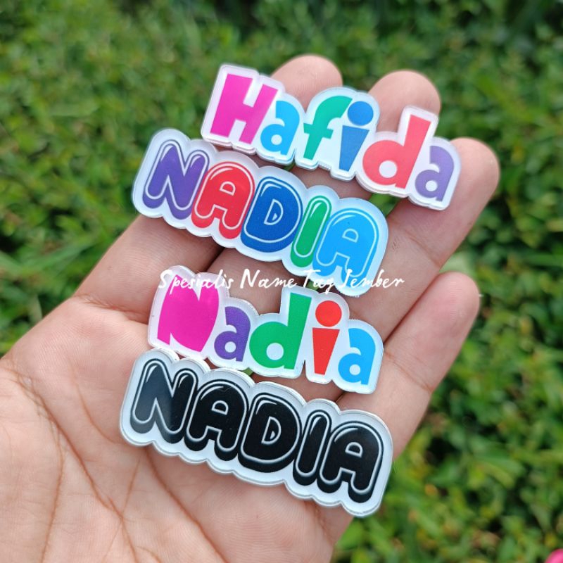 Jual MURAH PIN Nama Name Tag Akrilik Papan Nama Warna Warni SD TK SMP ...