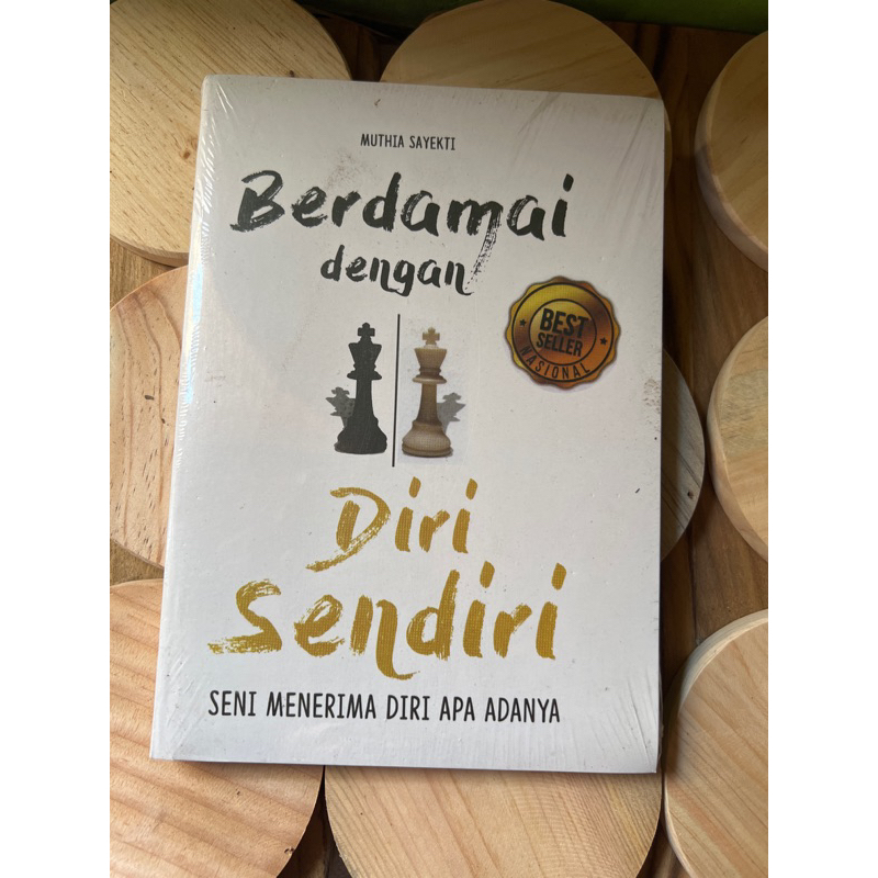 Jual BERDAMAI DENGAN DIRI SENDIRI - SENI MENERIMA DIRI APA ADANYA - MUTHIA SAYEKTI | Shopee ...