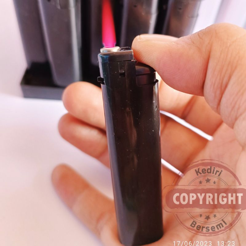 Jual Korek api gas bara polos warna hitam dan putih tahan angin tekanan ...