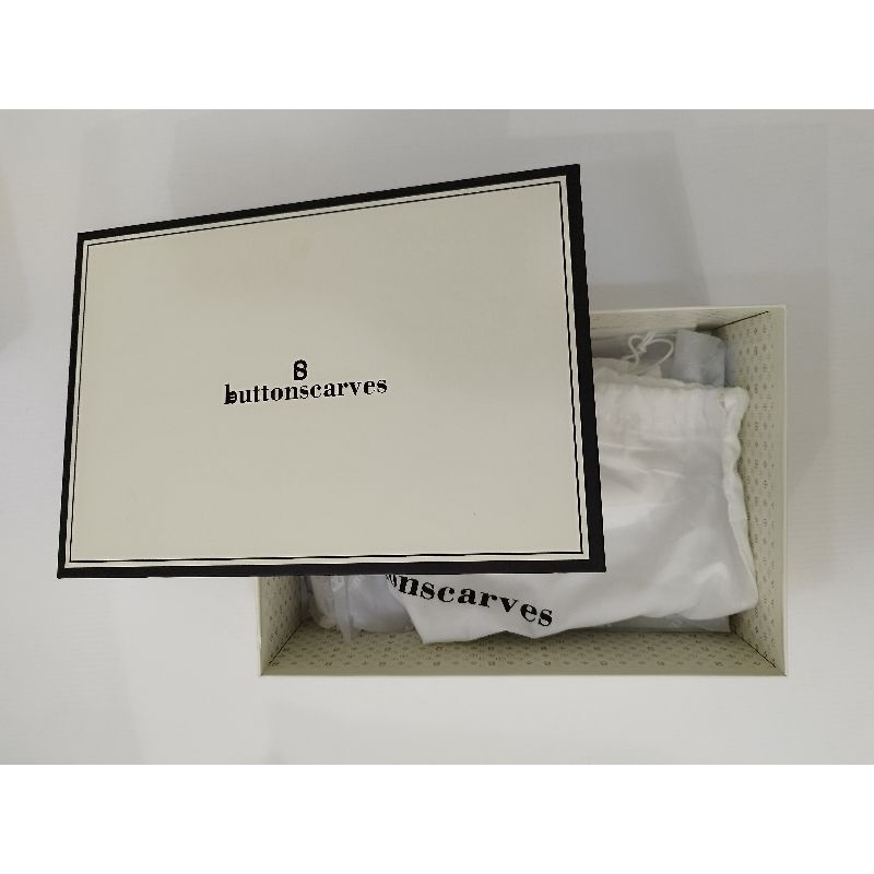 Jual BOX BUTTONSCARVES SET (Box Asli Buttonscarves) | Shopee Indonesia