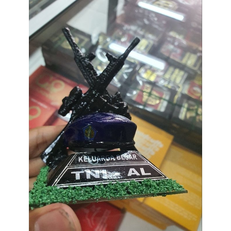 Jual Miniatur Baret TNI AL Tembak | Patung miniatur mobil Army Senjata ...