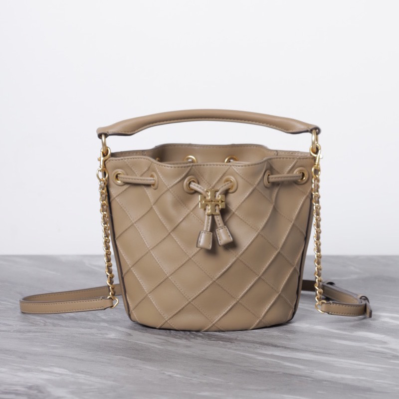 Jual TORY BURCH Small Fleming Bucket Bag in Pebblestone GHW Pintuck ...