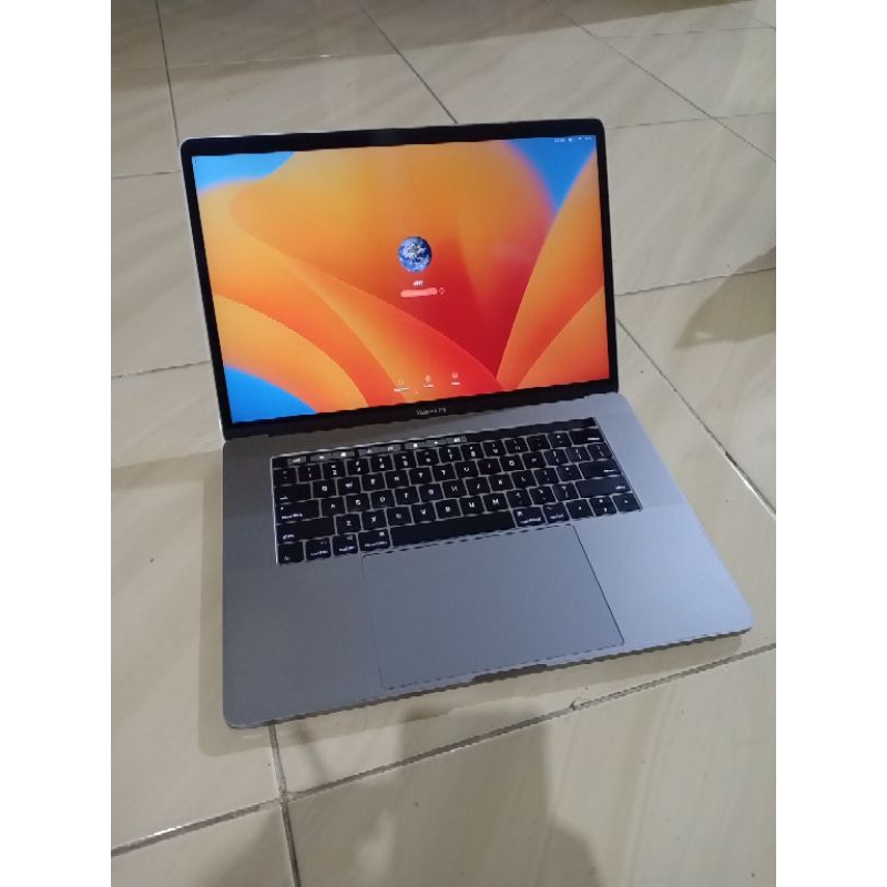 Jual MACBOOK PRO TOUCHBAR 2017 CORE i7 RAM 16GB SSD 256GB DUAL VGA 15 INCHI RETINA DISPLAY ...