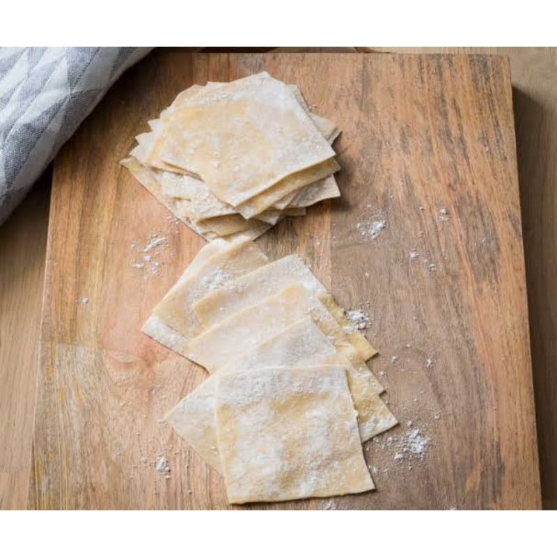 Jual kulit pangsit mentah / kulit dimsum / kulit gyoza / wonton skin ...