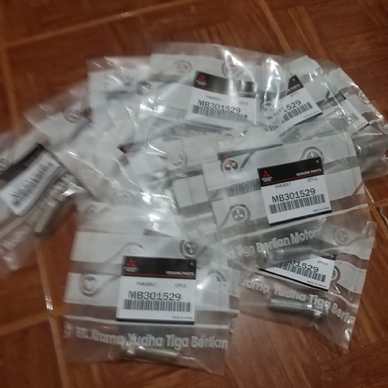 Jual Baut roda atau hub bolt mitsubishi L300 asli 1pc | Shopee Indonesia