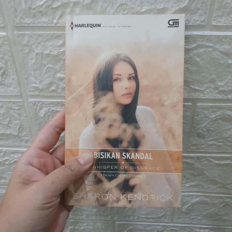 Jual buku novel preloved bisikan skandal sharon kendrick / buku novel terjerat skandal elizabeth ...