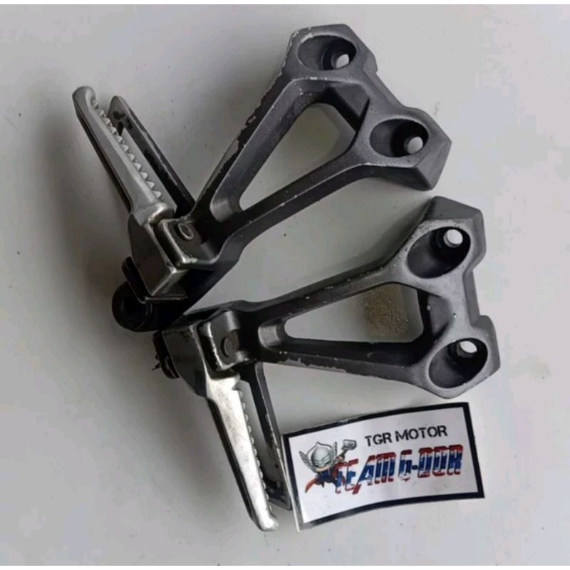 Jual footstep foot step dudukan step pijakan kaki belakang ori original ...