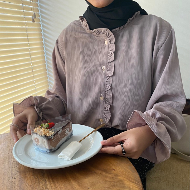 Jual RAWNIE RUFFLE BLOUSE bahan mallow crincle detail kerah ruffle ...