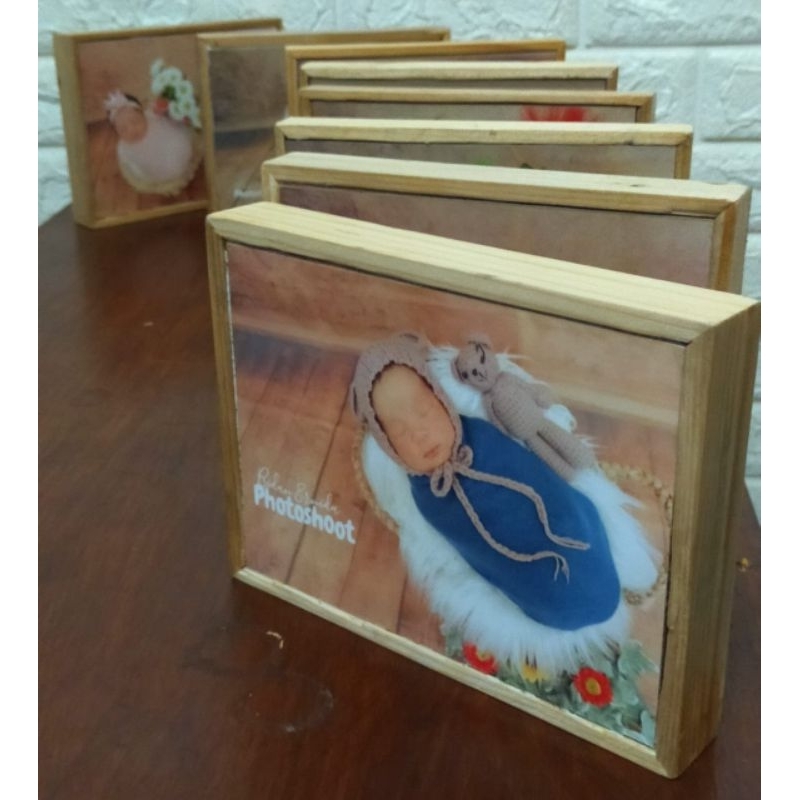 Jual cetak foto plus frame blok kayu pinus ukuran 5R | Shopee Indonesia
