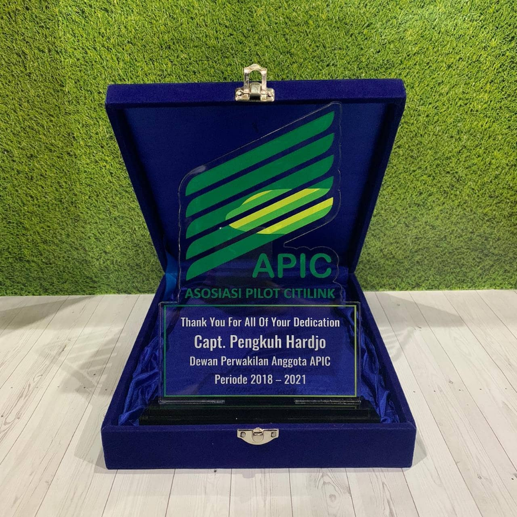 Jual Plakat penghargaan, Trophy, Ucapan terima kasih, Piala, Piagam ...