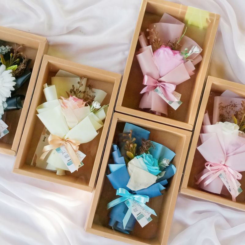 Jual gift box flower bouquet (free kartu ucapan) - buket bunga box ...