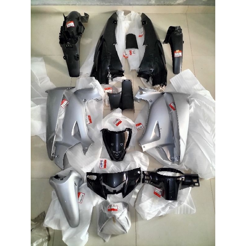 Jual Bodi set karisma 125 D warna hitam silver ori baru ahm | Shopee ...