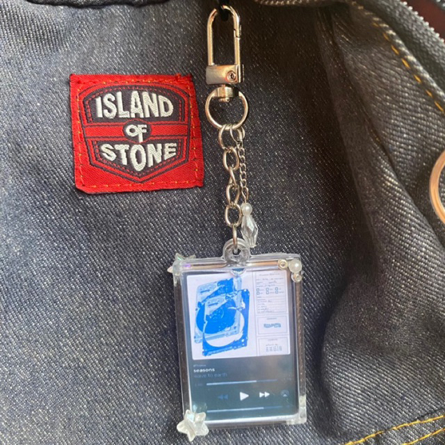 Jual wave to earth keychain | Shopee Indonesia