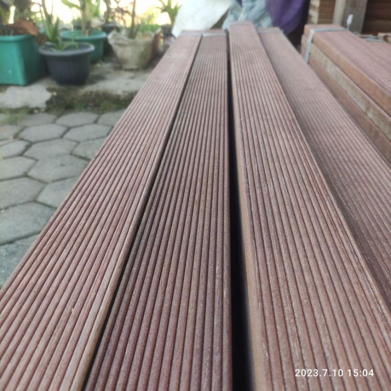 Jual Decking Kayu Bengkirai Merah Red Balau untuk Pagar Kayu Lantai Kayu Pinggir Kolam Super ...