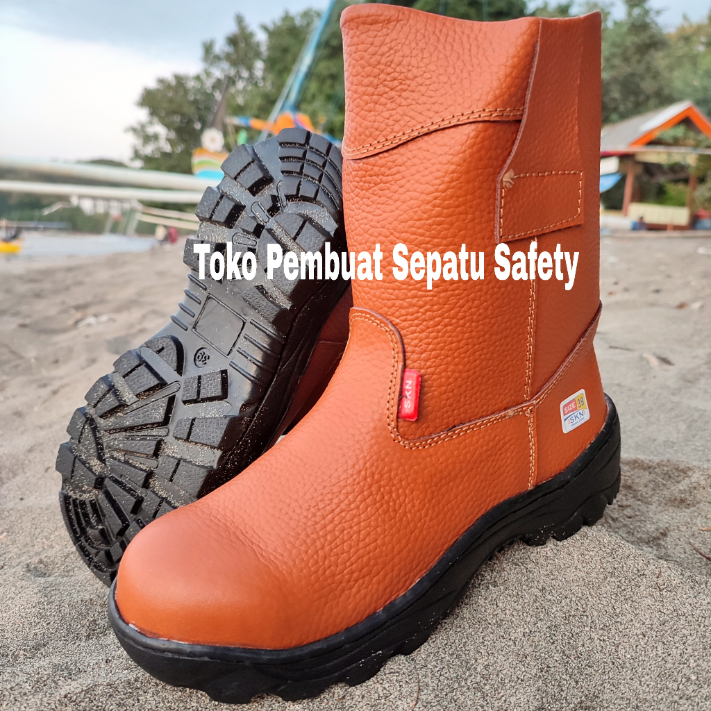 Jual Sepatu Safety Boot Kulit Sapi Asli SKN Ujung Besi Keselamatan ...