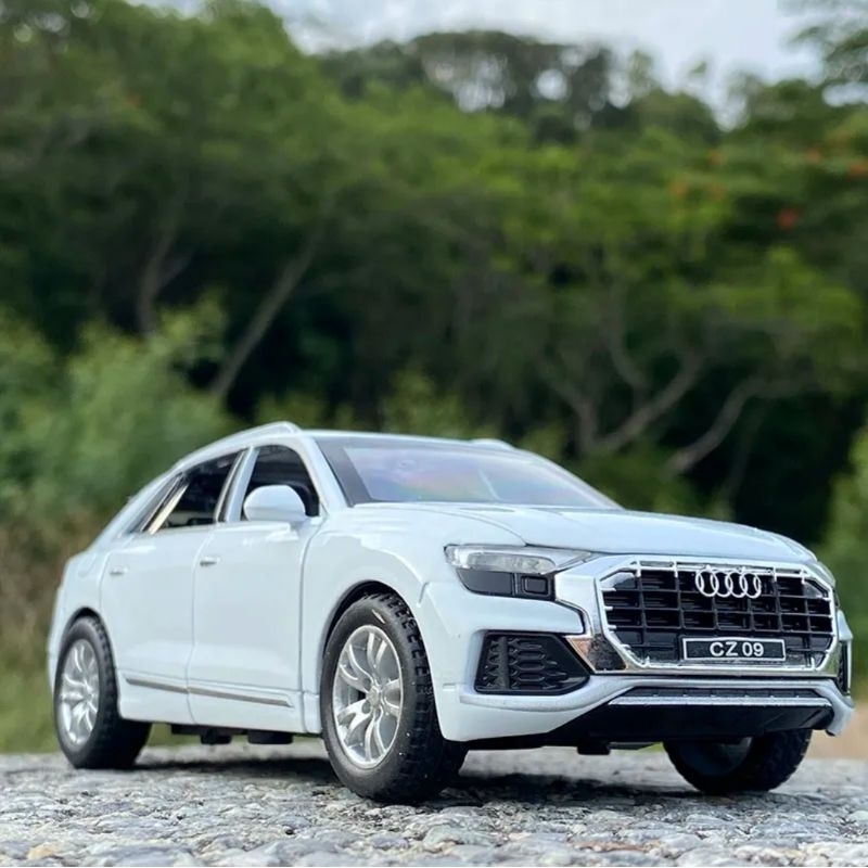 Jual Diecast Mobil Audi Q8 SUV Miniatur Die-cast Mobil Mobilan Skala 1: ...