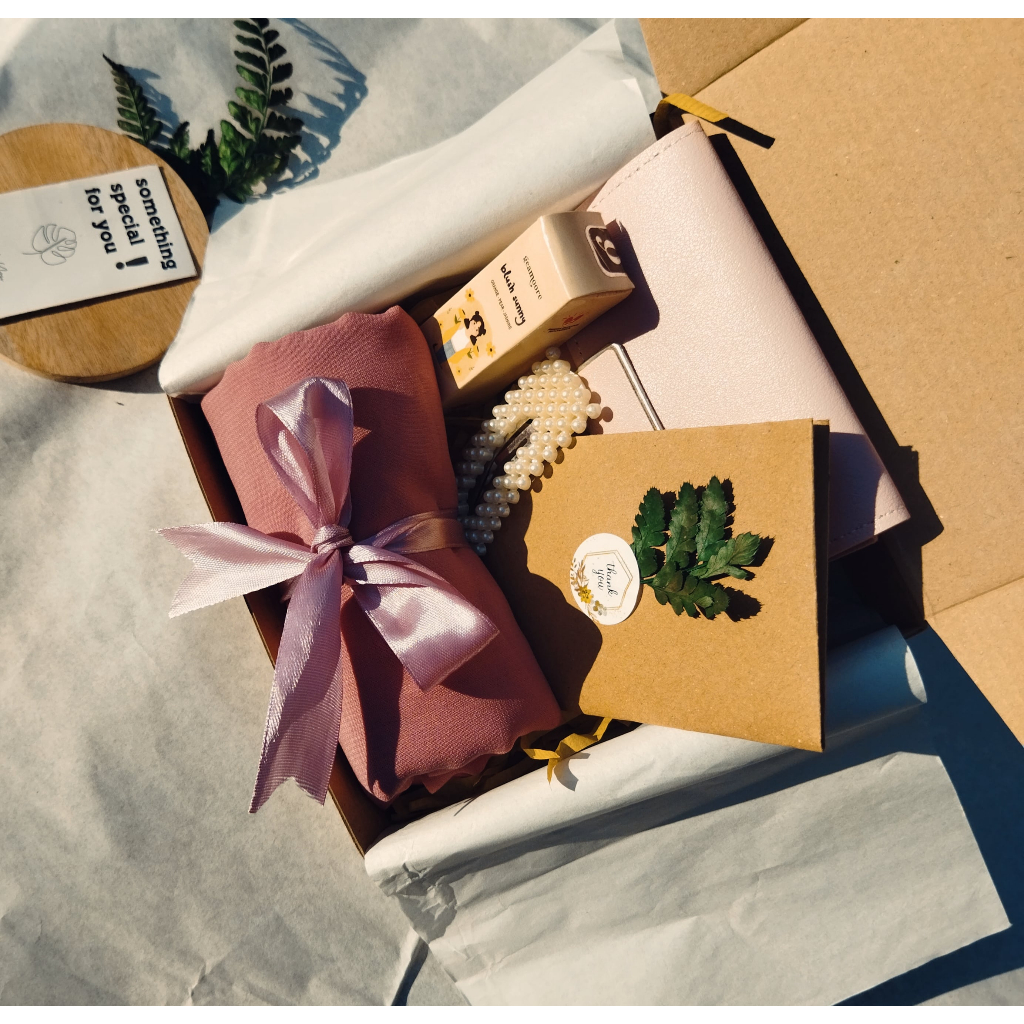 Jual HAMPERS GIFT BOX HIJAB BELLA /KADO CEWEK/ set hijab/GIFT PAKET ...