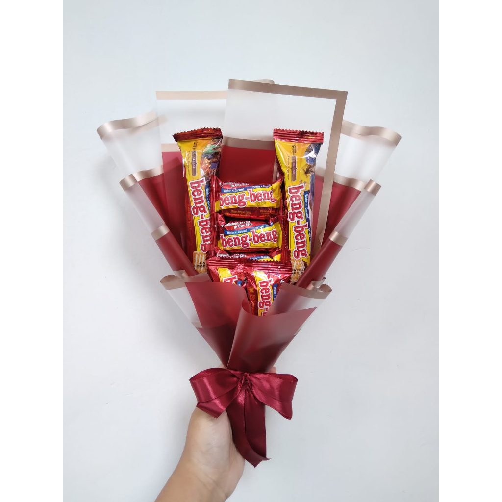 Jual buket snack wisuda red gold version / bucket snack ulang tahun ...