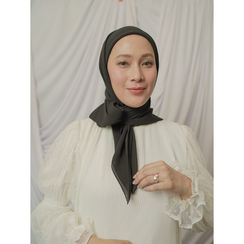Jual Areum Black Square Hijab Instant (Sample Edition) | Shopee Indonesia