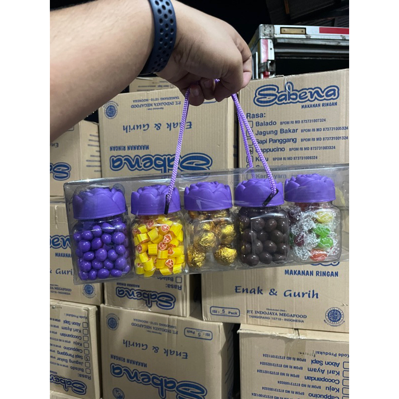 Jual coklat almond musdalifah - 1 Kardus Cokelat Almond isi 4 toples D ...