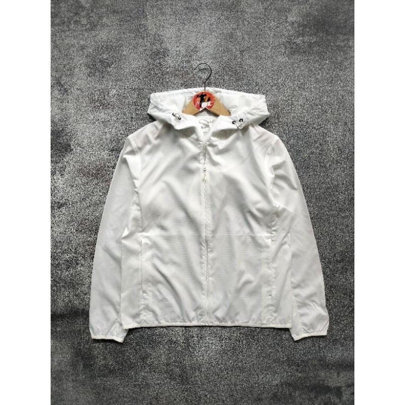 Jual Uniqlo lightweight pocketable jacket white | Shopee Indonesia