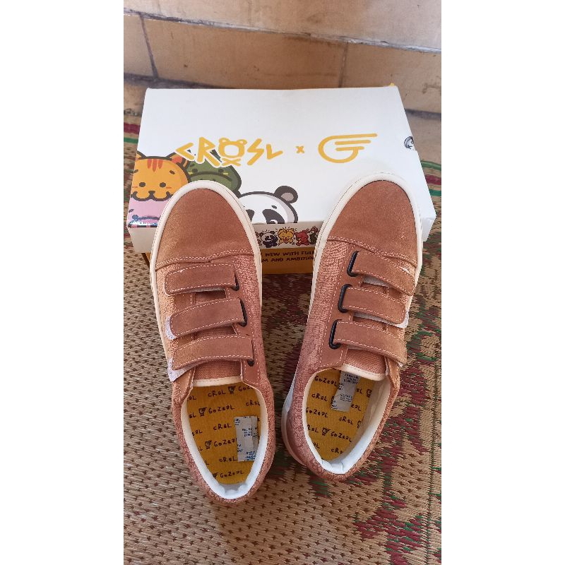 Jual Sepatu Carousel x Gozeal Velcro | Shopee Indonesia